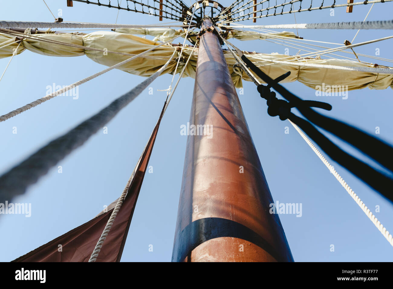 Cargo hold ship wood hi-res stock photography and images - Alamy