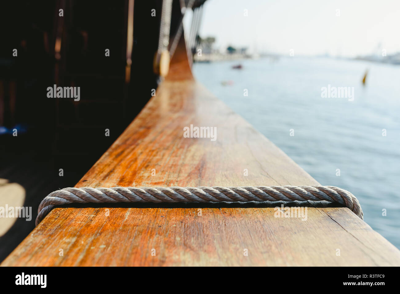 Rope holding boat railing Stock Photo - Alamy