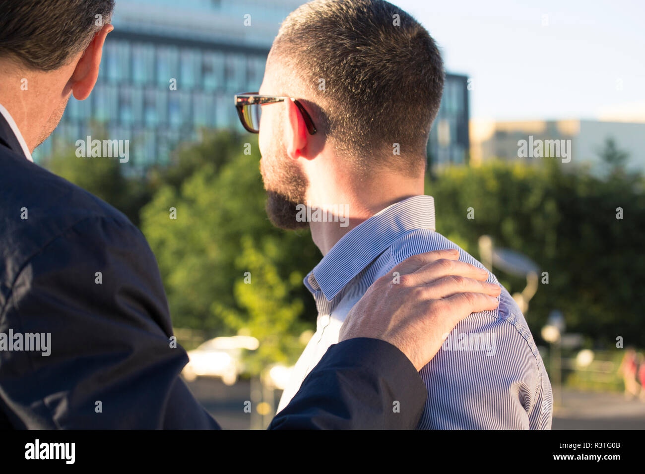 Older man advising younger man hi-res stock photography and images - Alamy