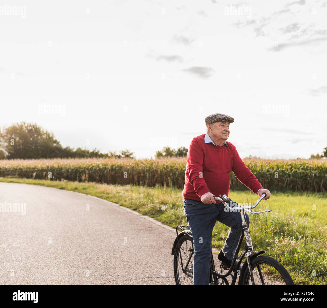 Man riding bicycle hi-res stock photography and images - Alamy