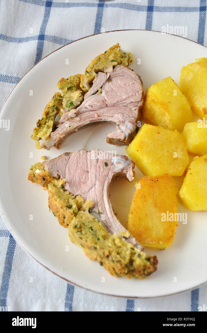 Venison roast haunch hi-res stock photography and images - Alamy