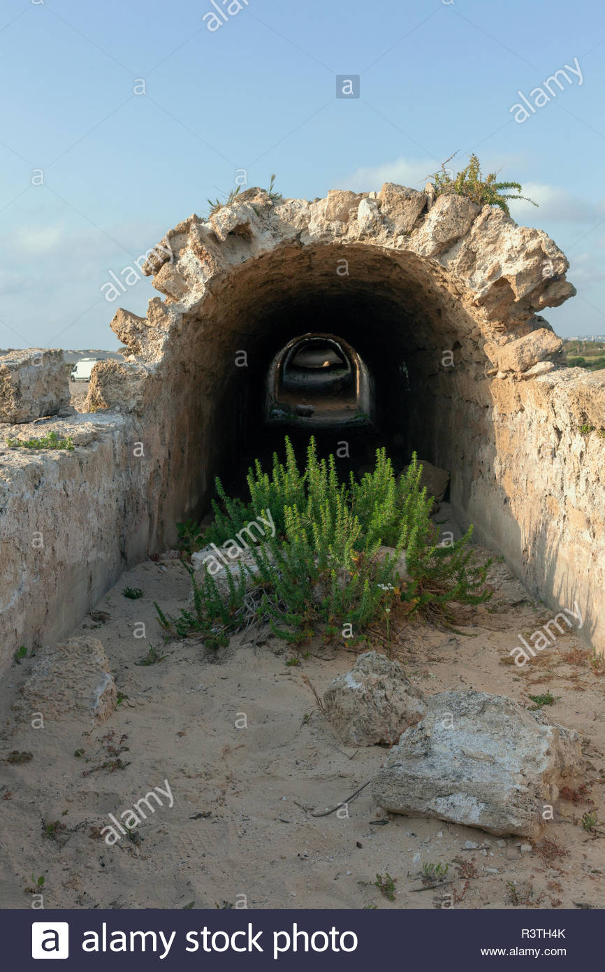 Caesarea Aqueduct Stock Photos & Caesarea Aqueduct Stock Images - Alamy