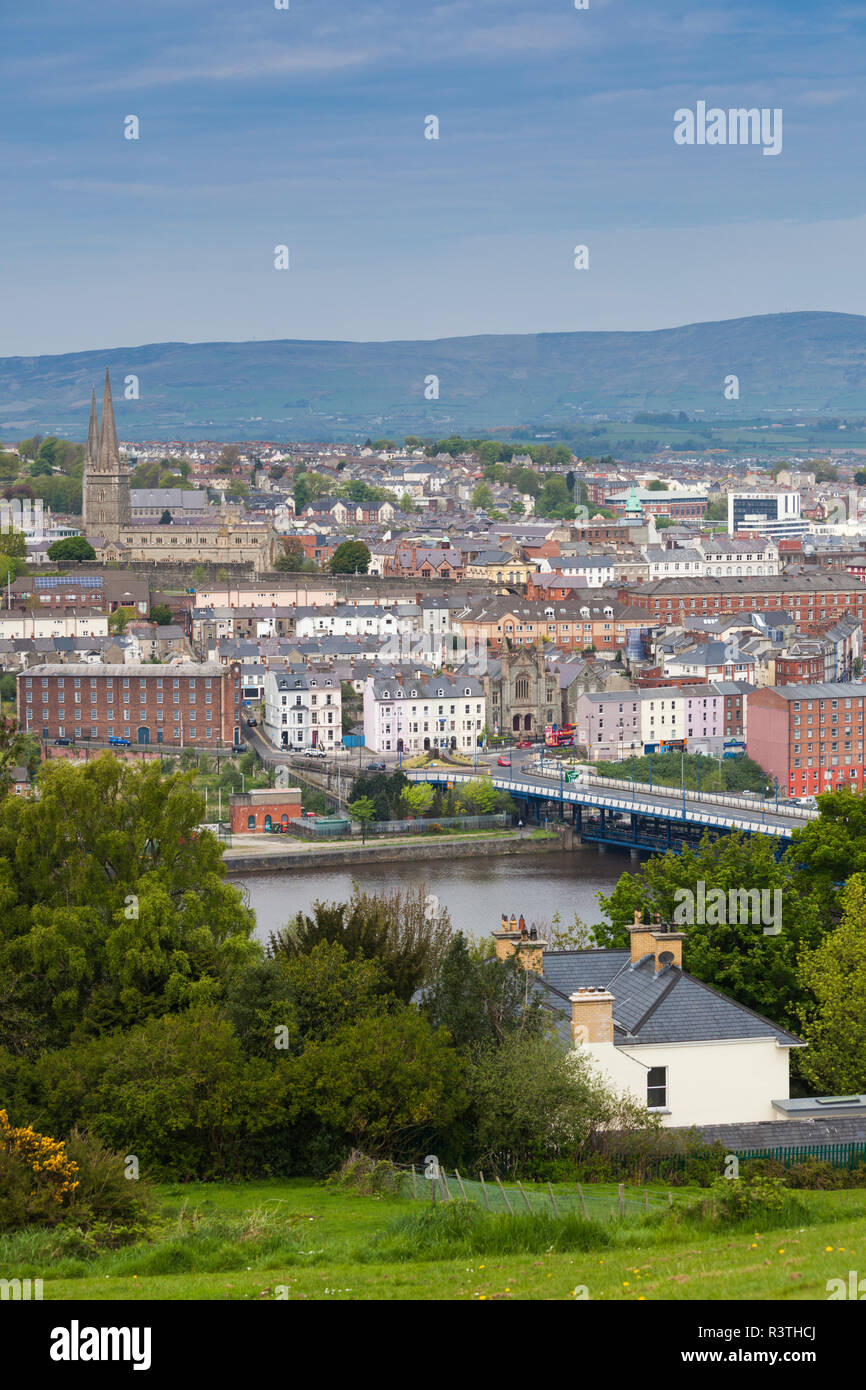 UK, Northern Ireland, County Londonderry, Derry, elevated town view ...