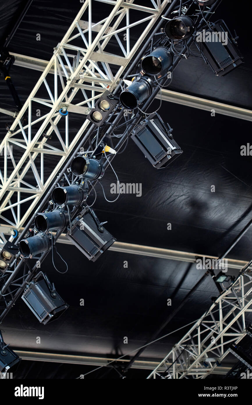 Spotlights on stage hi-res stock photography and images - Alamy