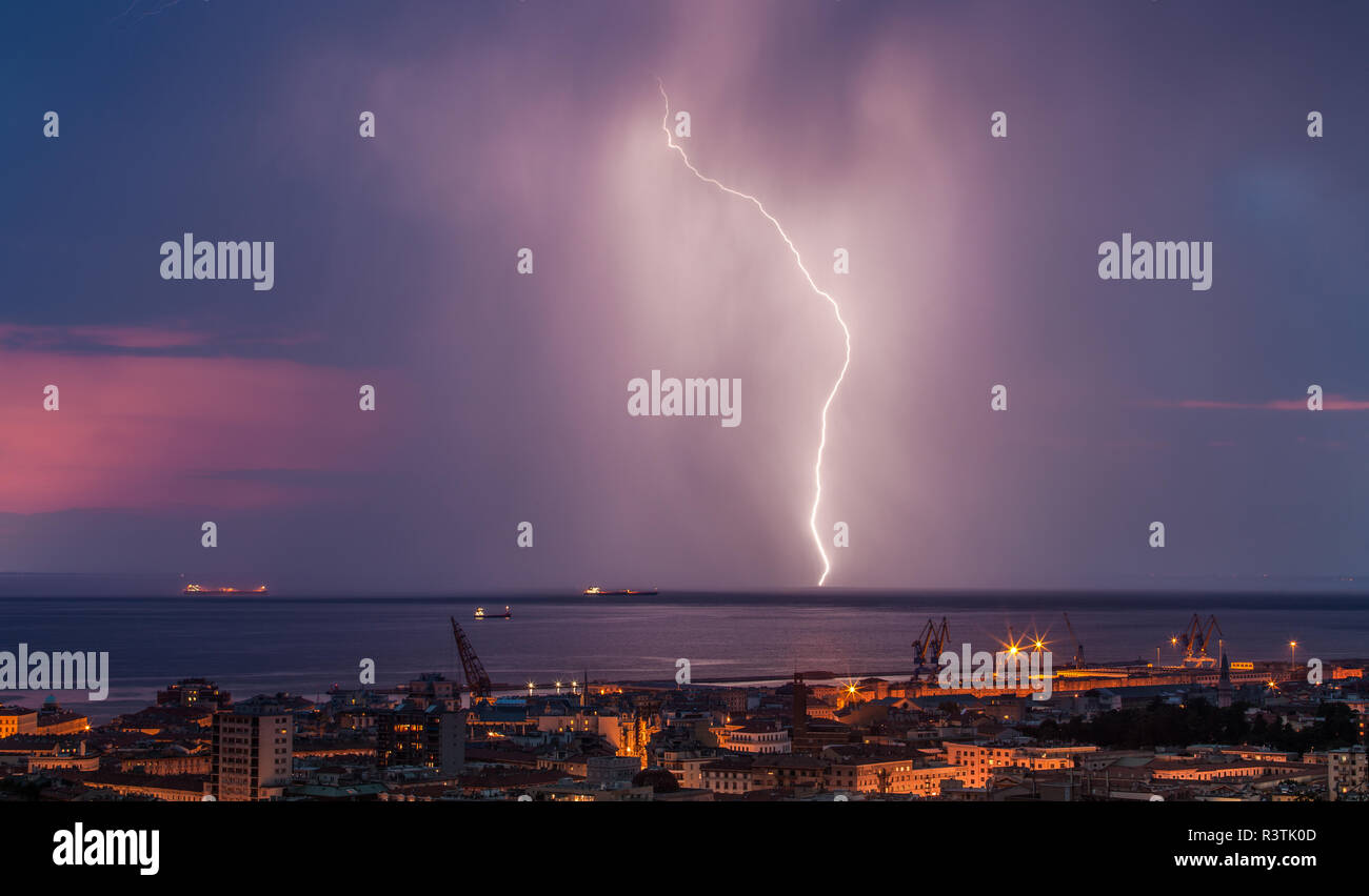 Midnight thunder hi-res stock photography and images - Alamy