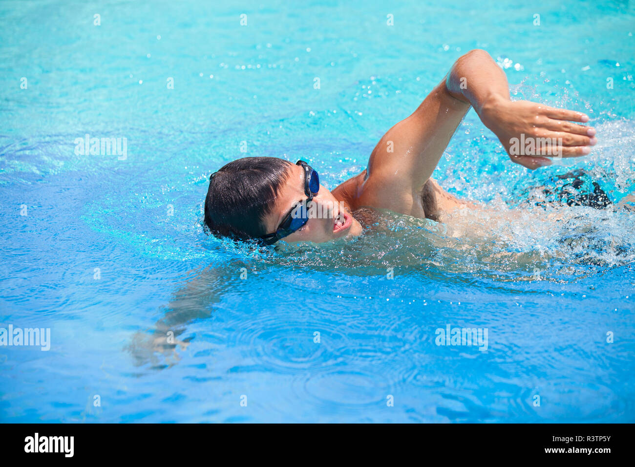 Young man swimming the front crawl in a pool Stock Photo - Alamy