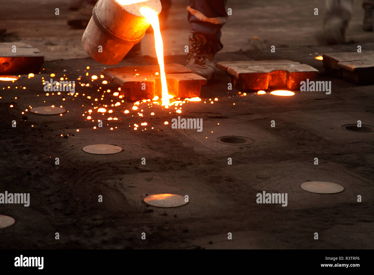 Manual Casting Ladle High Resolution Stock Photography and Images - Alamy