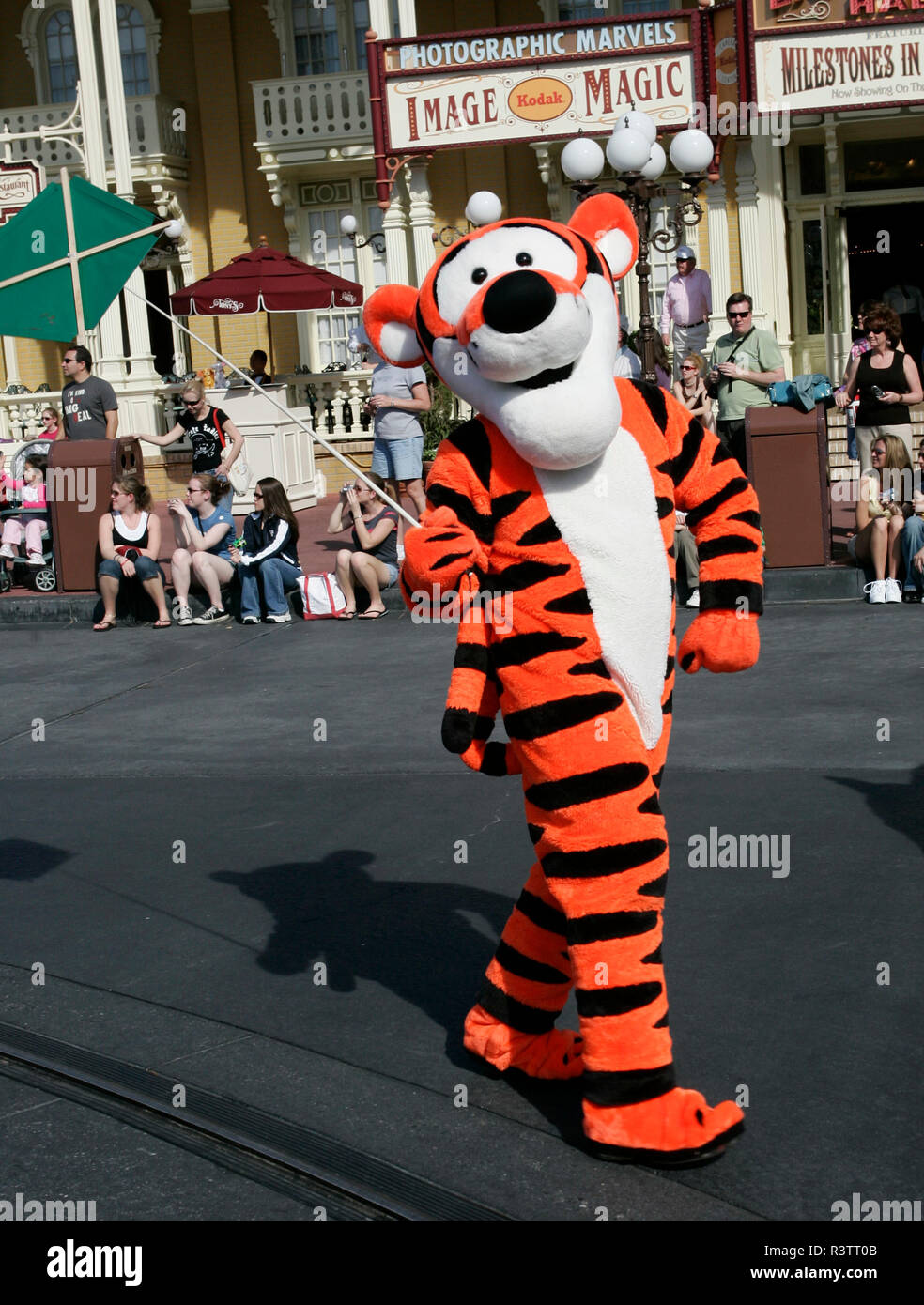 Disney tigger hi-res stock photography and images - Alamy