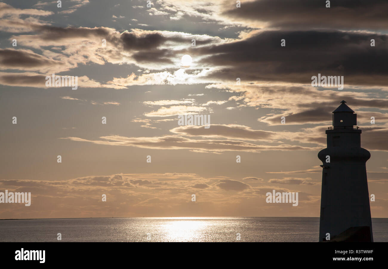 Scotland macduff lighthouse hi-res stock photography and images - Alamy