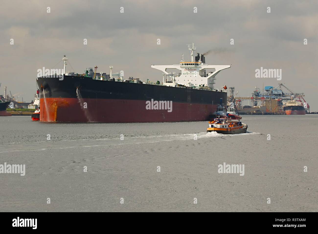 Old petrol tanker hi-res stock photography and images - Alamy