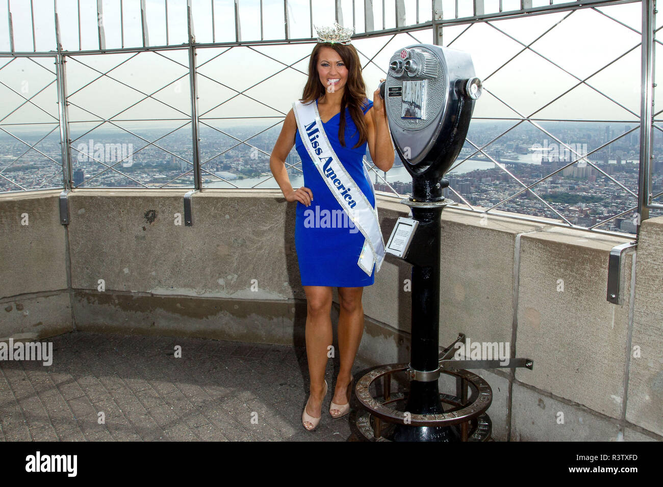 NEW YORK, NY - SEPTEMBER 12: Miss America 2018 Cara Mund visits the ...