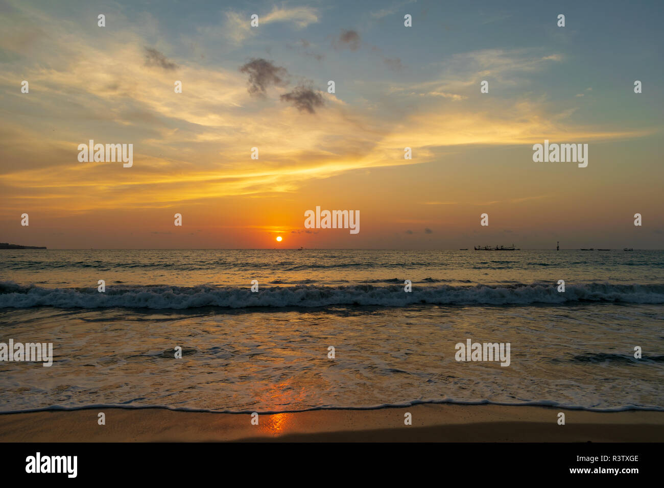 Sunset in Jimbaran beach Bali, beautiful bali, setting sun and the ...
