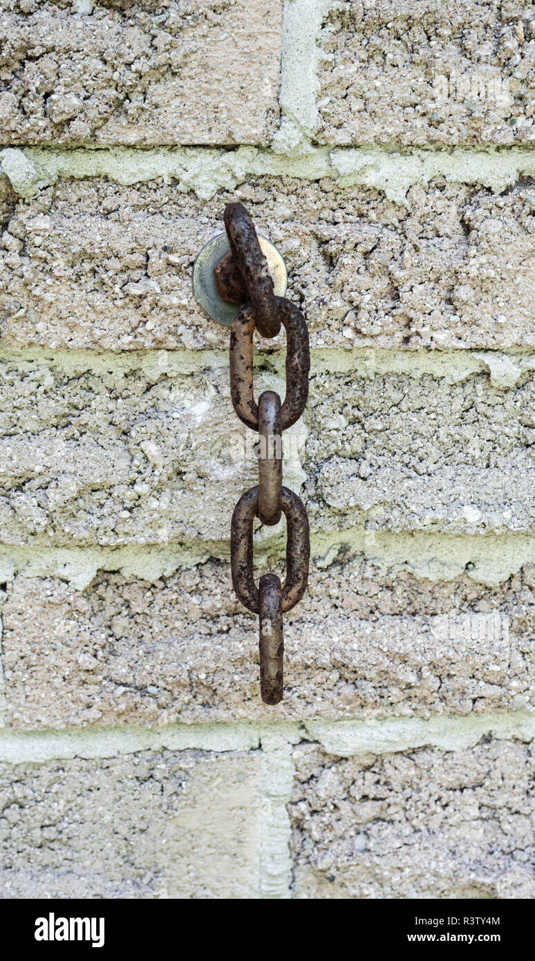 Metal short link chain hi-res stock photography and images - Alamy