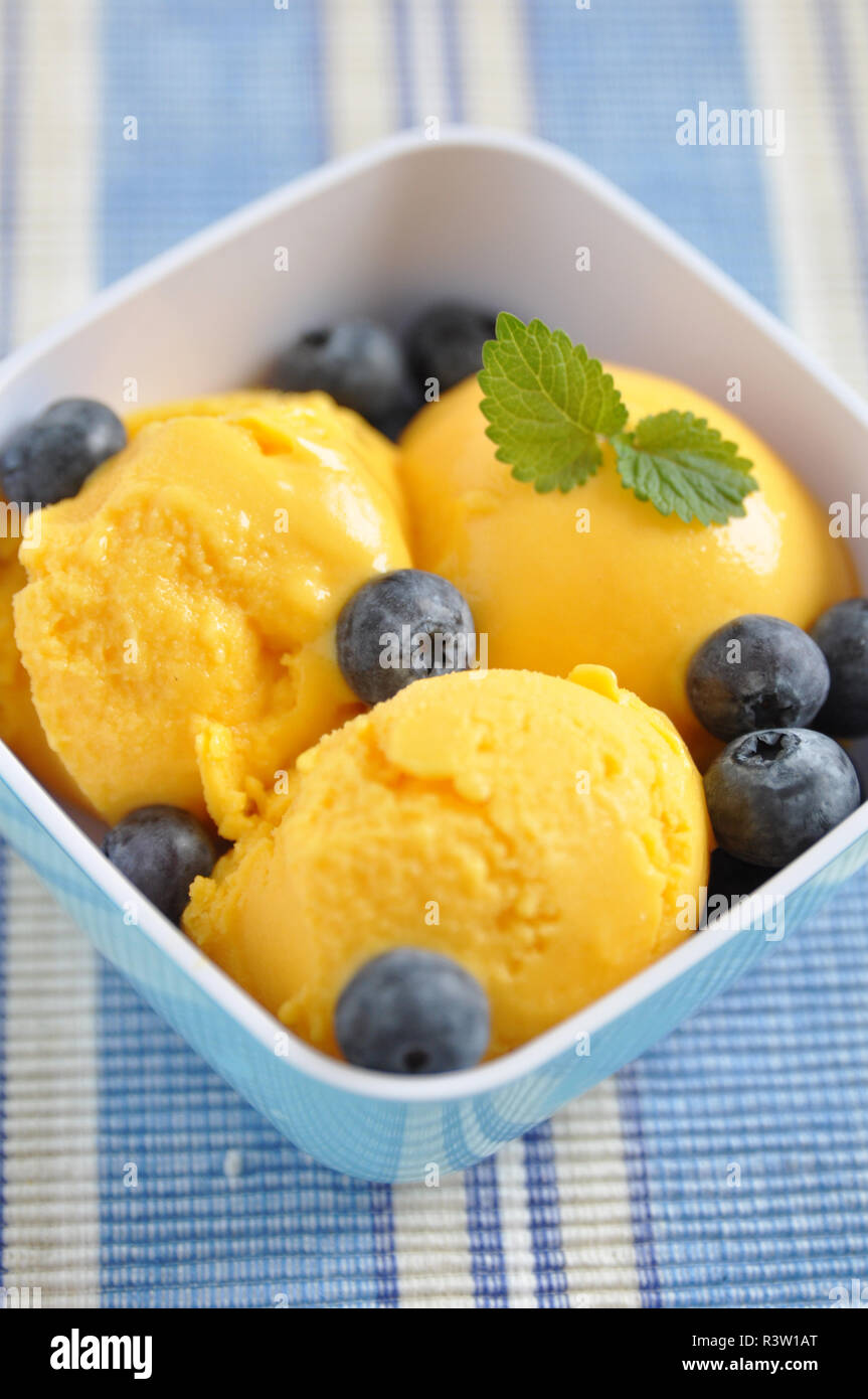 Mango Ice Cream Stock Photo - Alamy