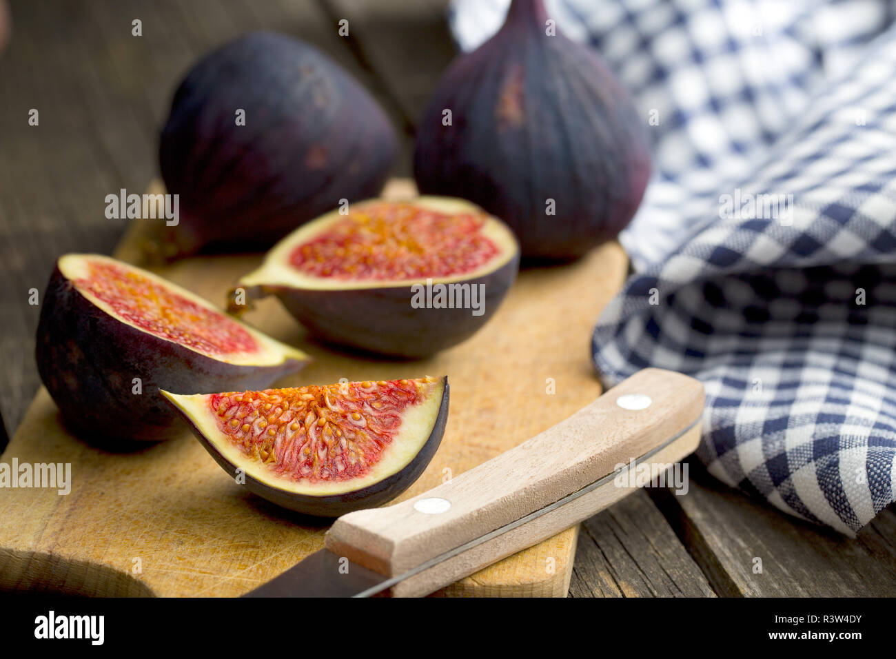 sliced fresh figs Stock Photo - Alamy