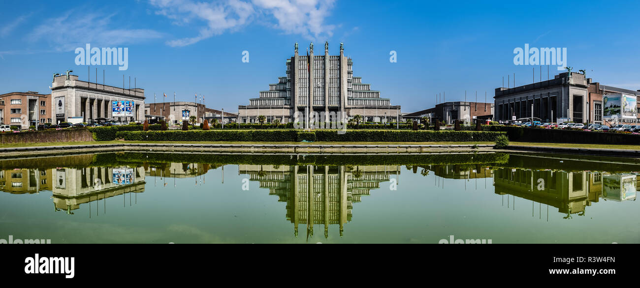 Pyramid shpaed hi-res stock photography and images - Alamy