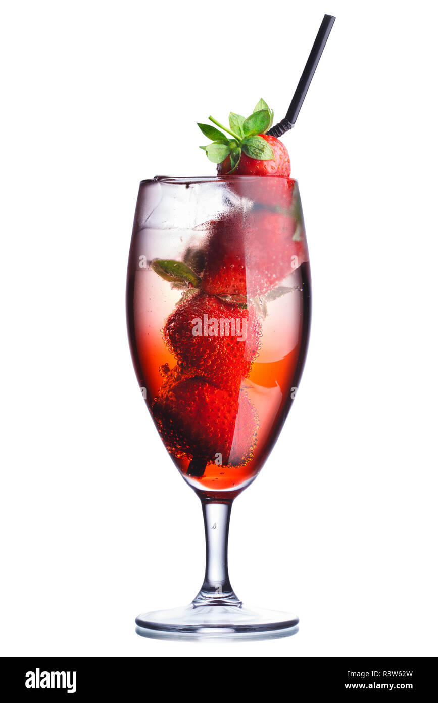 Strawberry alcoholic cocktail Stock Photo - Alamy