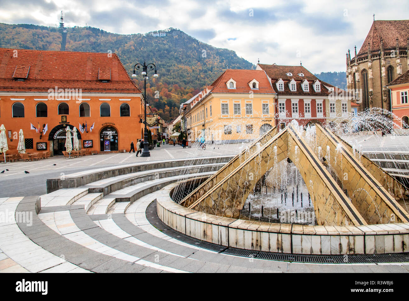 Romania, Brasov, Council Square, Piata Sfatului, fountain in square ...