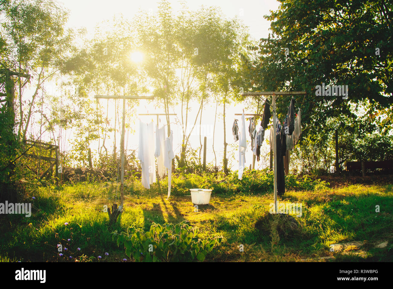 Windy day washing line hi-res stock photography and images - Alamy