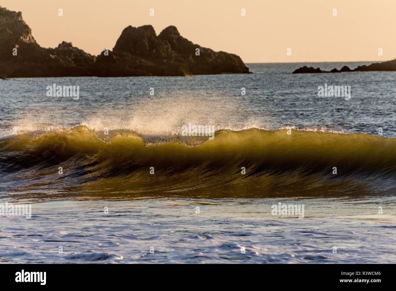 Challaborough Waves, Devon, UK Stock Photo - Alamy