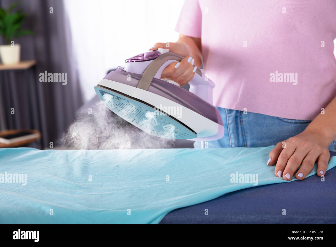 Hand holding iron hi-res stock photography and images - Alamy