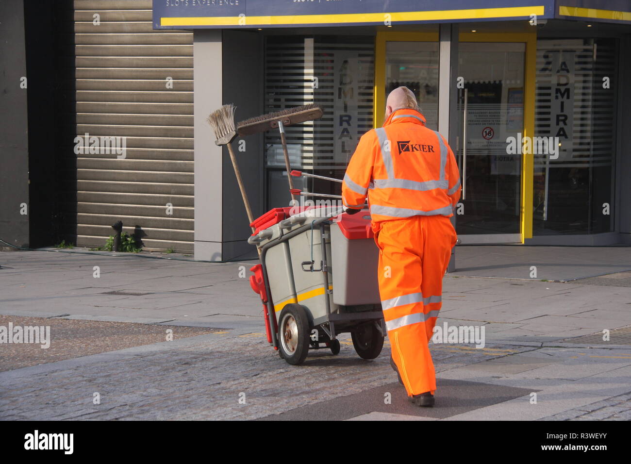 A STREET CLEANER OPERATIVE OF CONTRACTOR KIER AT WORK IN HASTINGS Stock ...