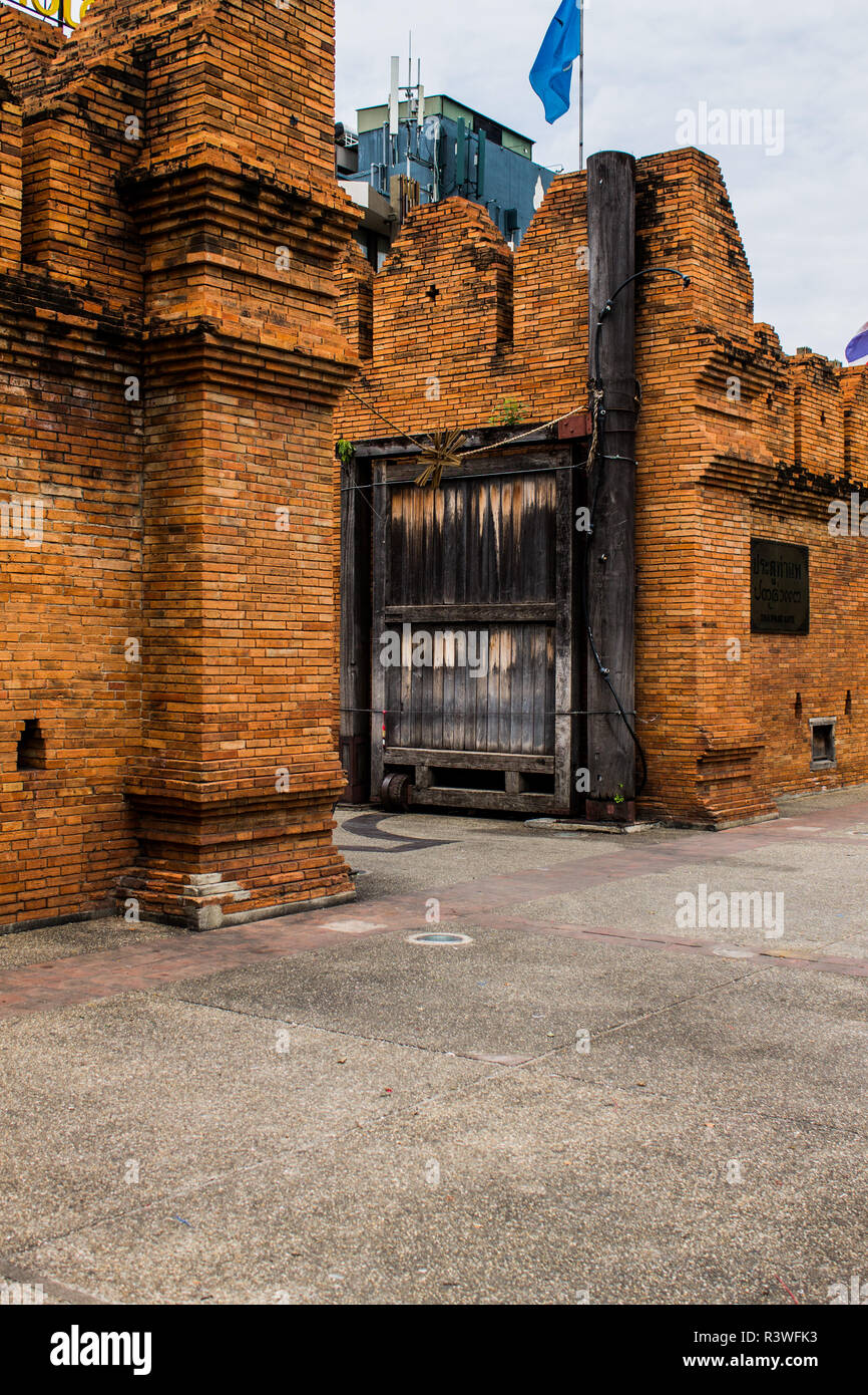 Thapae gate chiang mai hi-res stock photography and images - Alamy