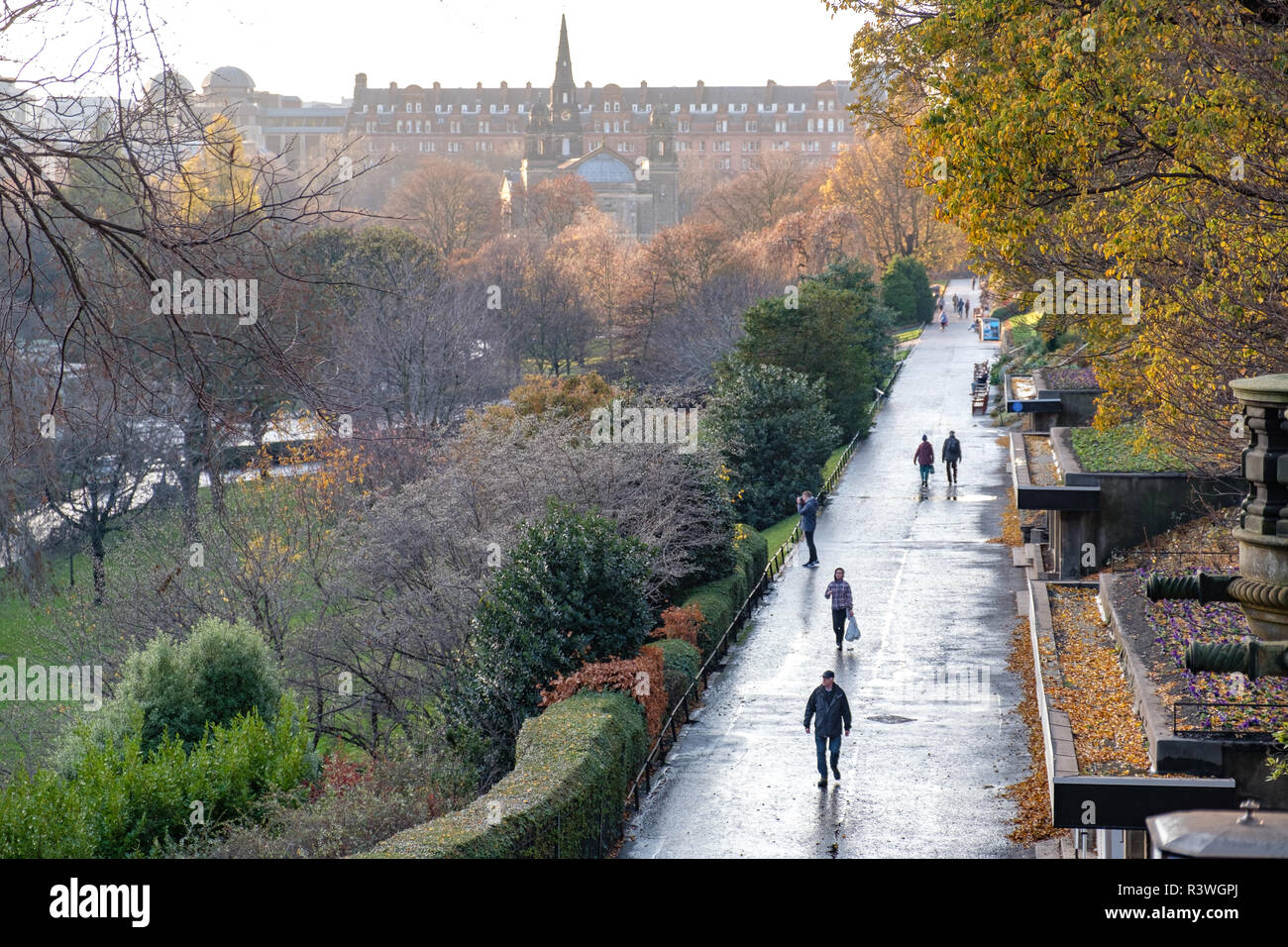 Nor loch edinburgh hi-res stock photography and images - Alamy