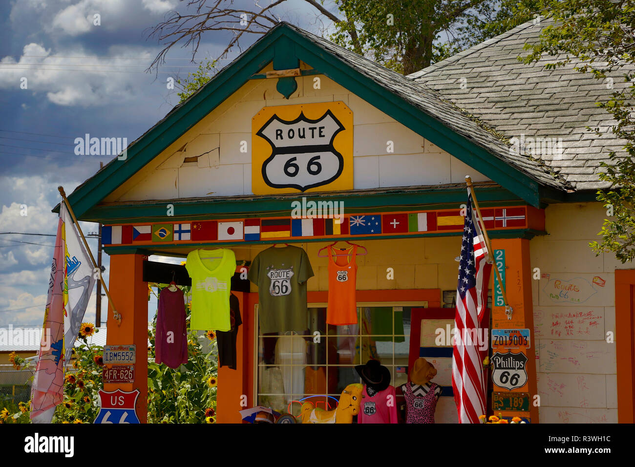 Colorful shop front hi-res stock photography and images - Alamy
