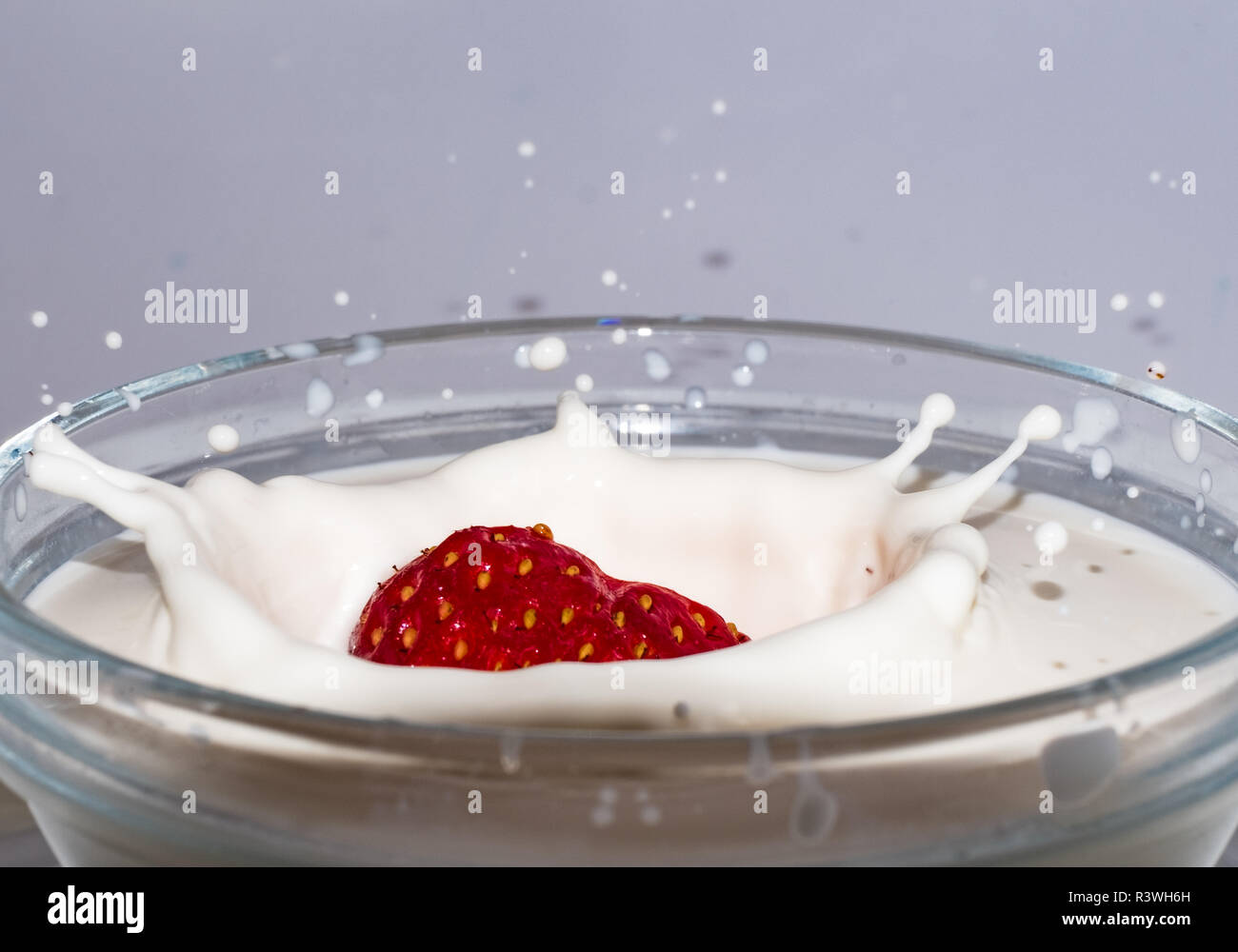 Milk explosion hi-res stock photography and images - Alamy