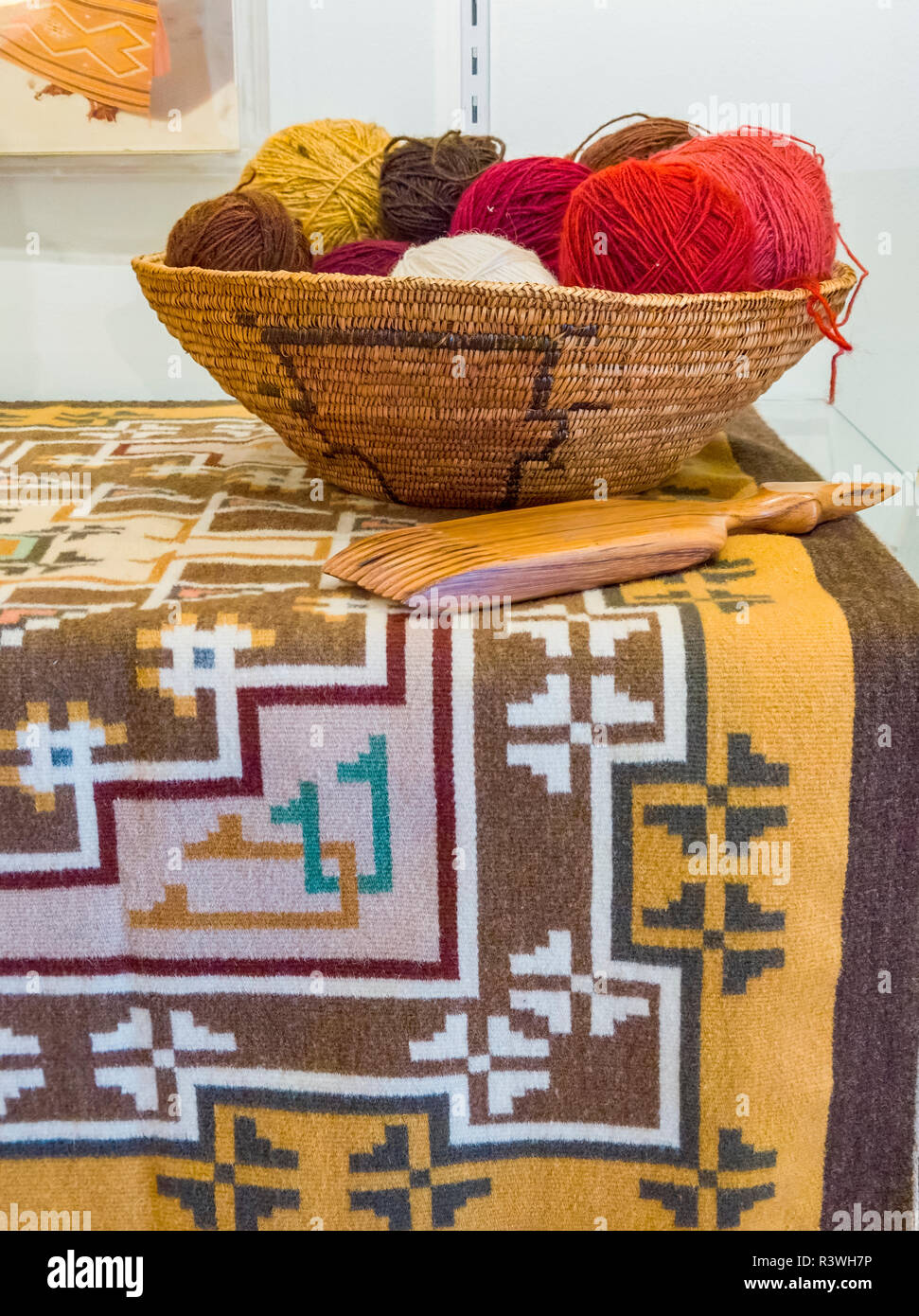 Navajo basket weaving hi-res stock photography and images - Alamy