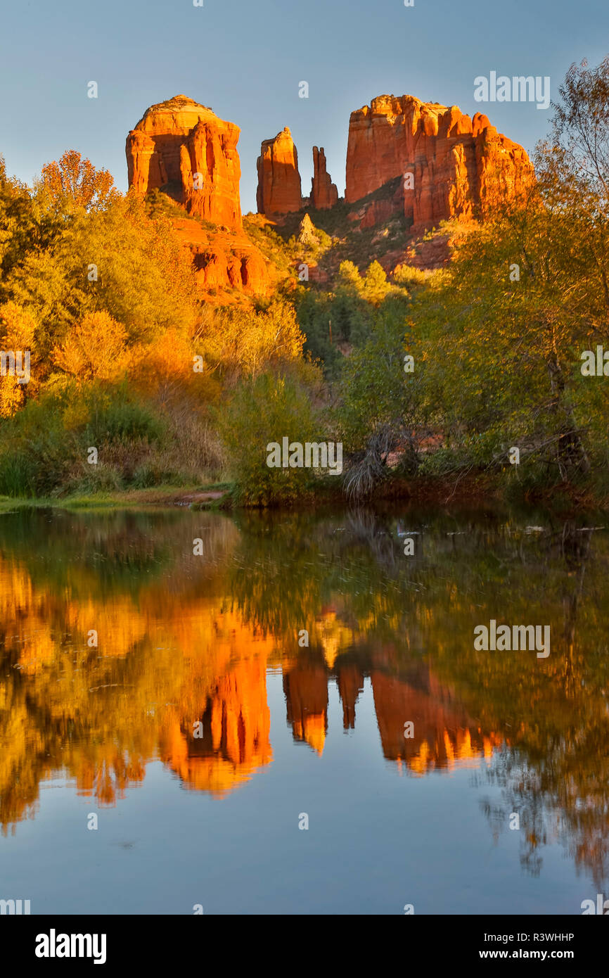 Sedona and the Red Rock Crossing with river reflecting the red rock ...