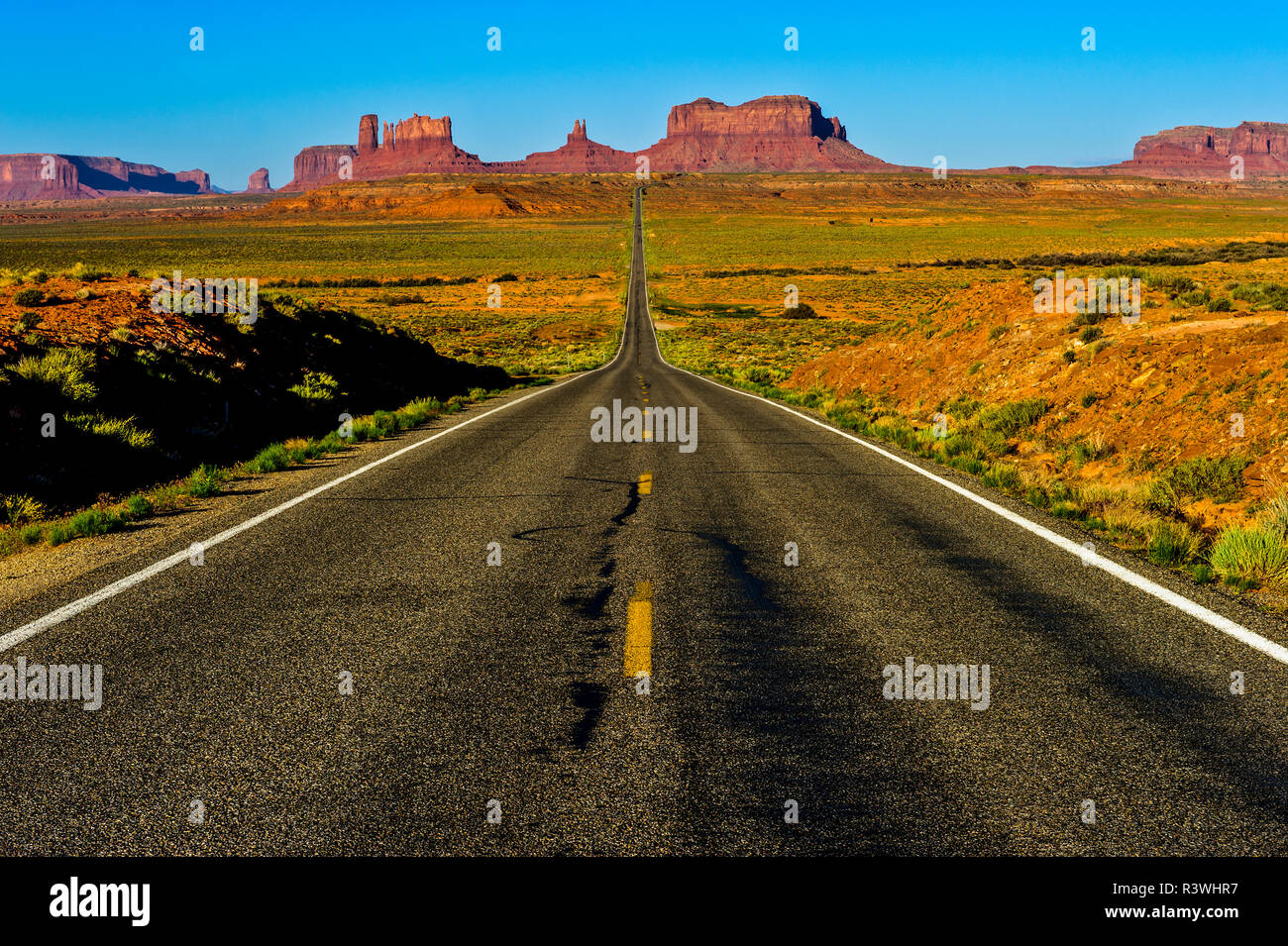 Highway leading scenic monument hi-res stock photography and images - Alamy