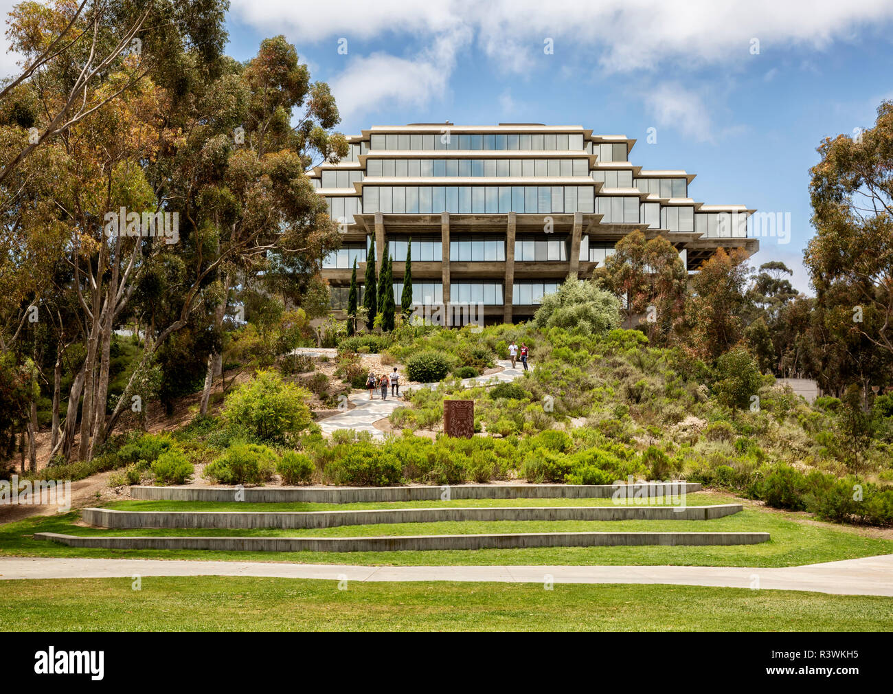 USA, California, La Jolla. Geisel Library at the University of ...