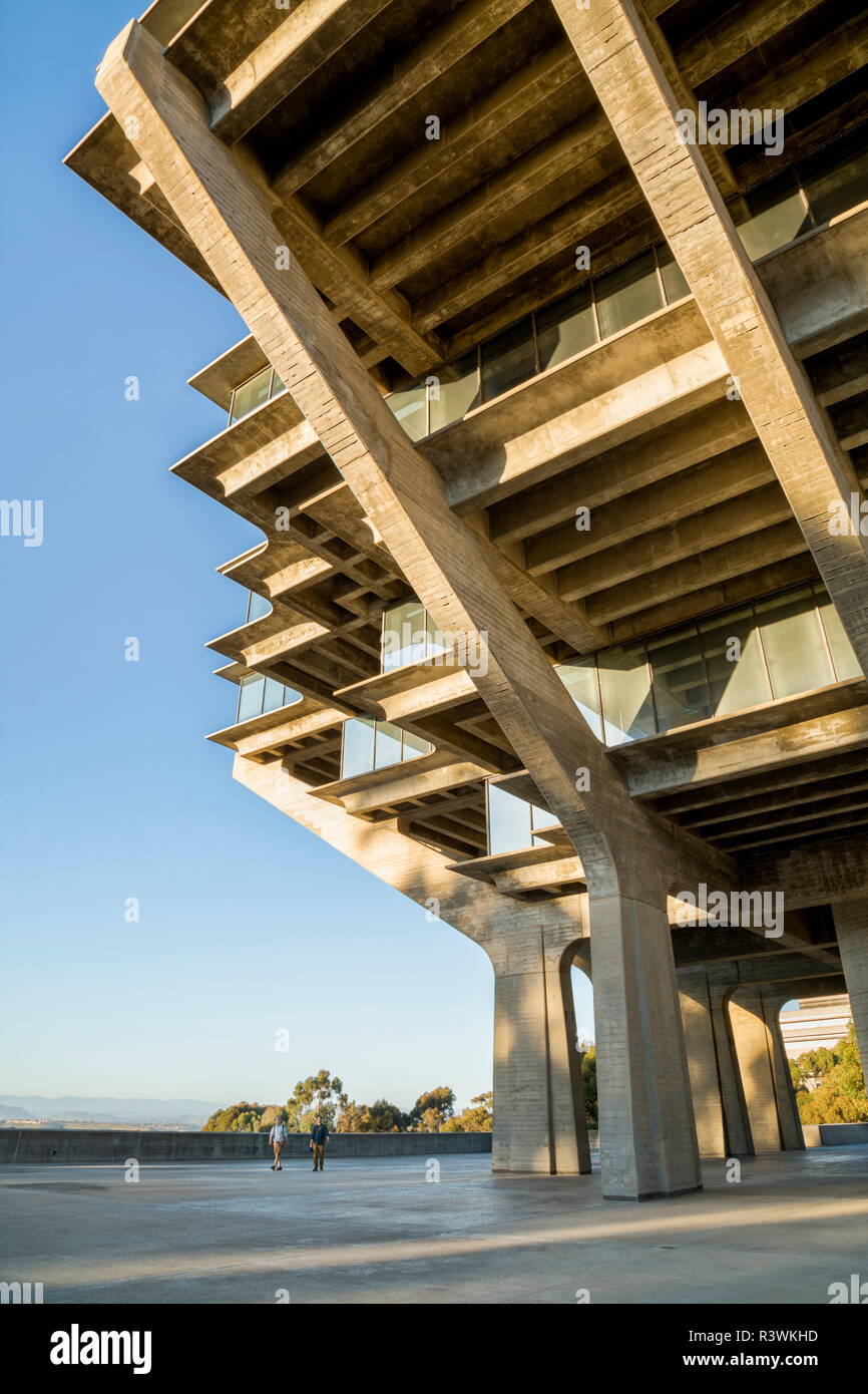 USA, California, La Jolla. Geisel Library at the University of ...