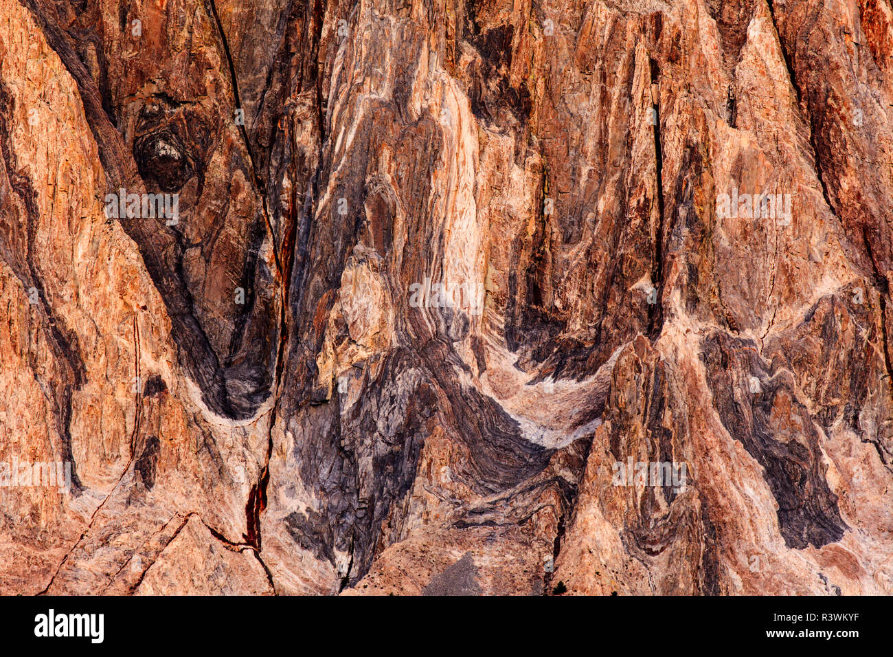 Pattern on rockface of Laurel Mountain above Convict Lake at sunrise ...
