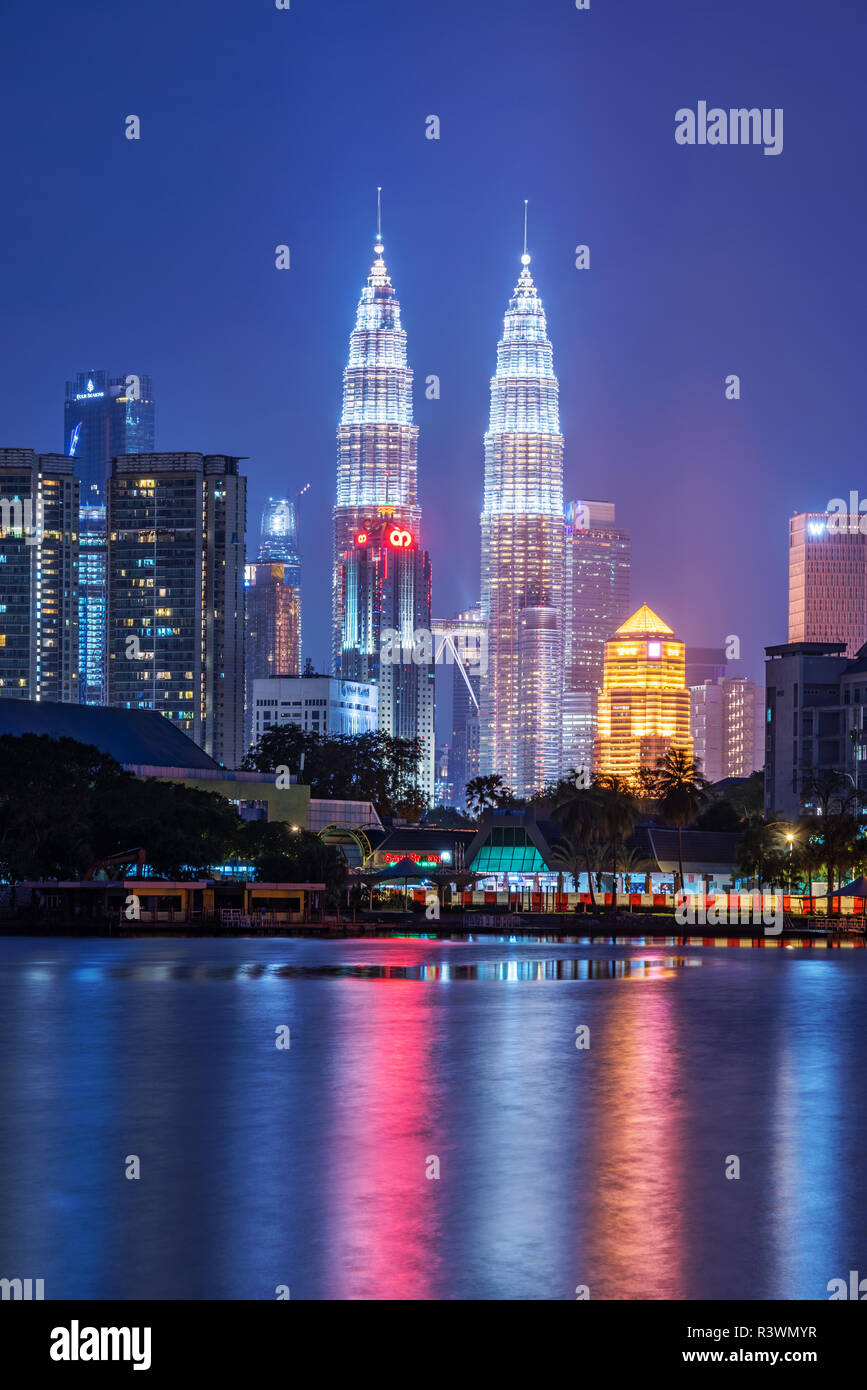 KUALA LUMPUR, MALAYSIA - JULY 25: Night view of the Petronas Twin ...