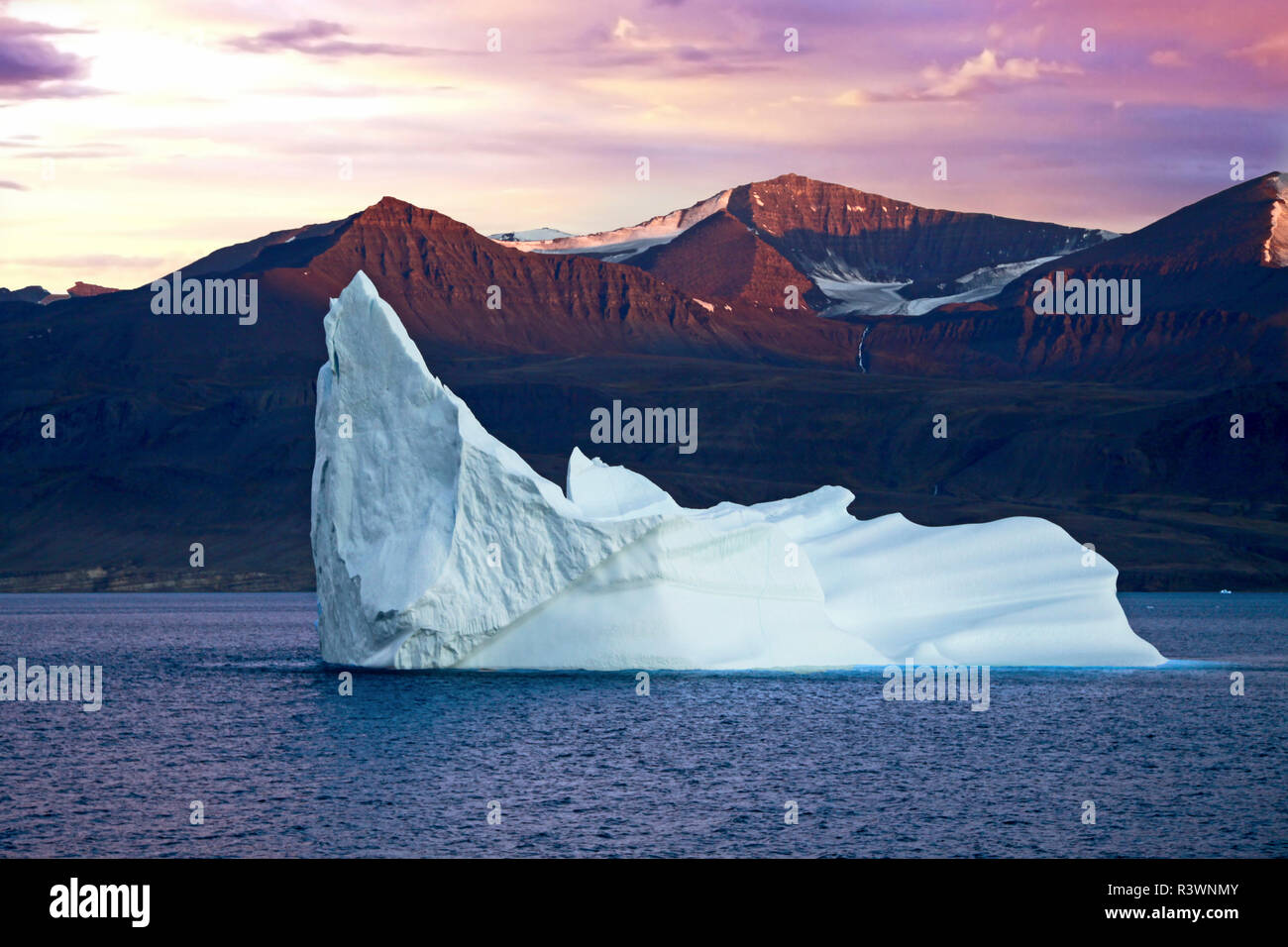 Greenland, Uummannaq. Icebergs at sunset at Uummannaq Fjord Bay Stock ...