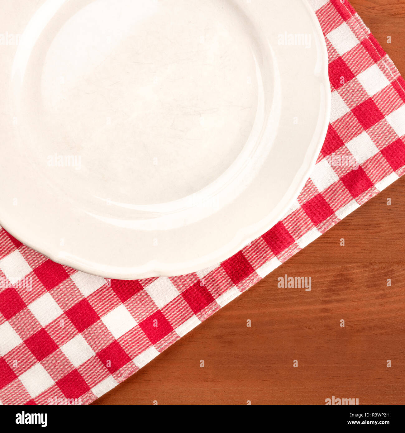 Red vichy tablecloth hi-res stock photography and images - Alamy