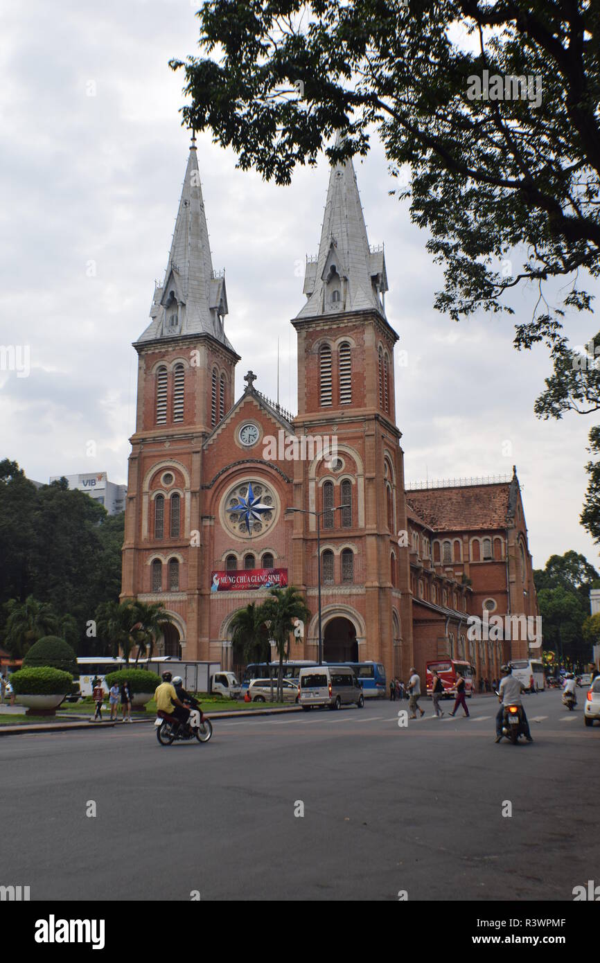 Vietnam saigon ho chi minh stadt notre dame hi-res stock photography ...