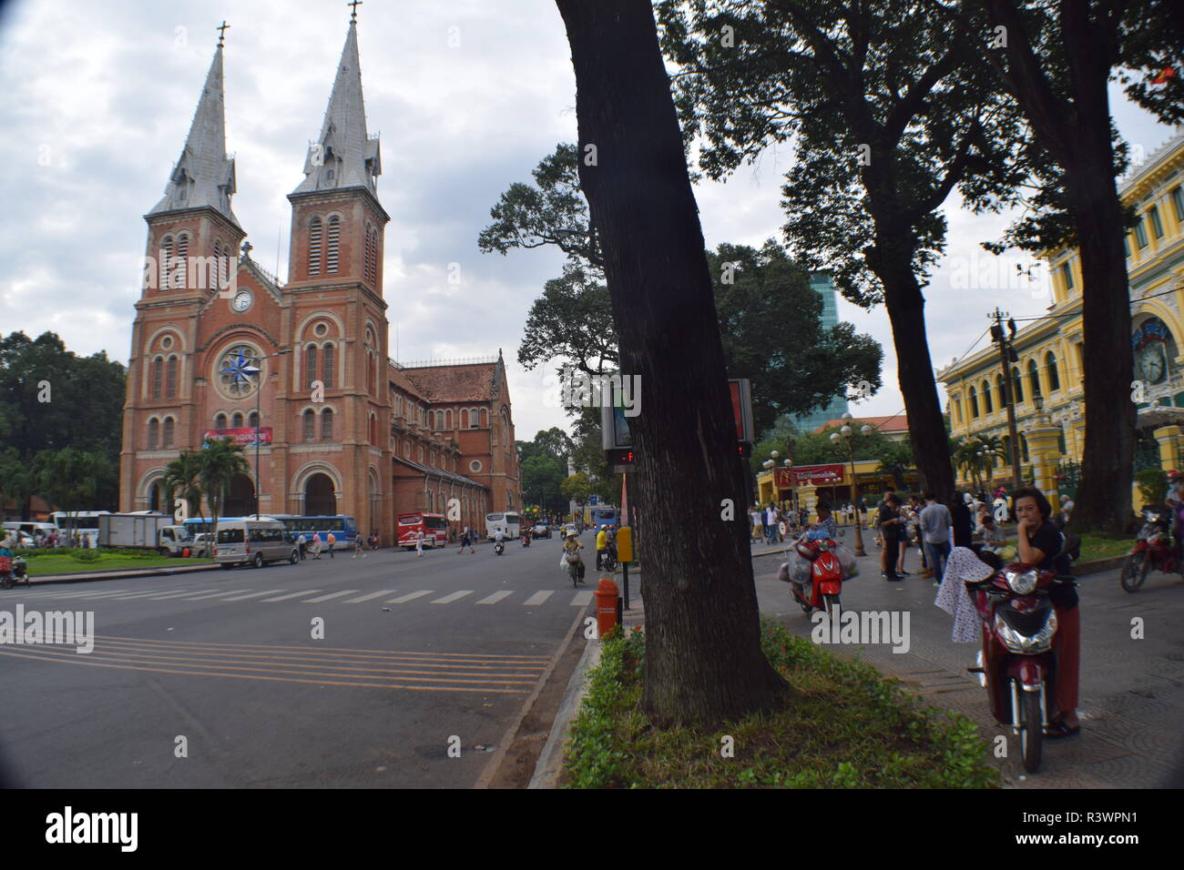 Vietnam saigon ho chi minh stadt notre dame hi-res stock photography ...