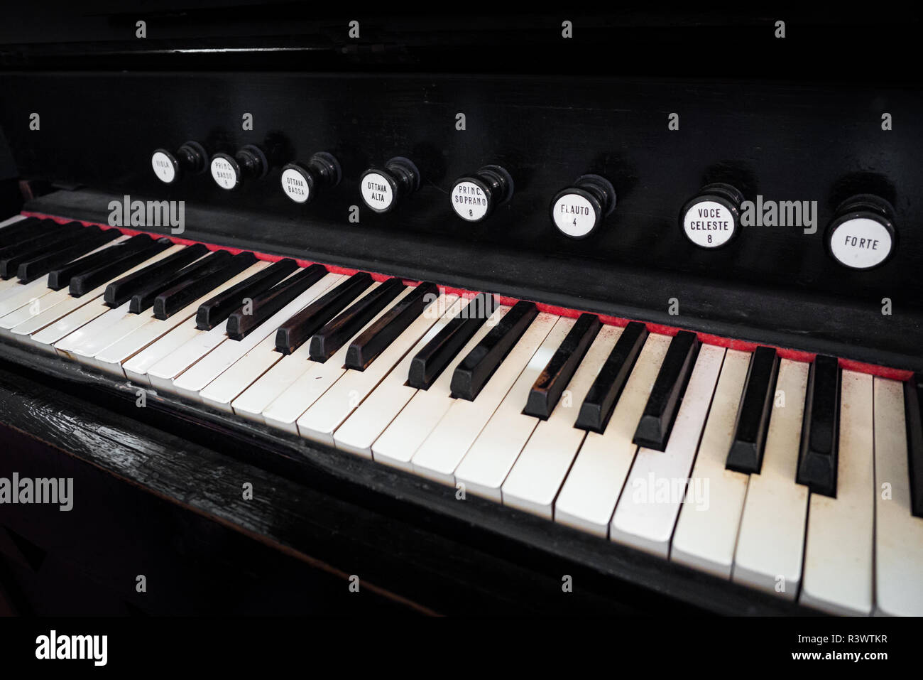 Detail of the keyboard of an antique organ in black color Stock Photo ...