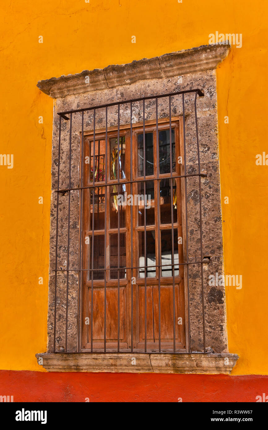 San Miguel De Allende, Mexico. Colorful buildings and windows Stock ...