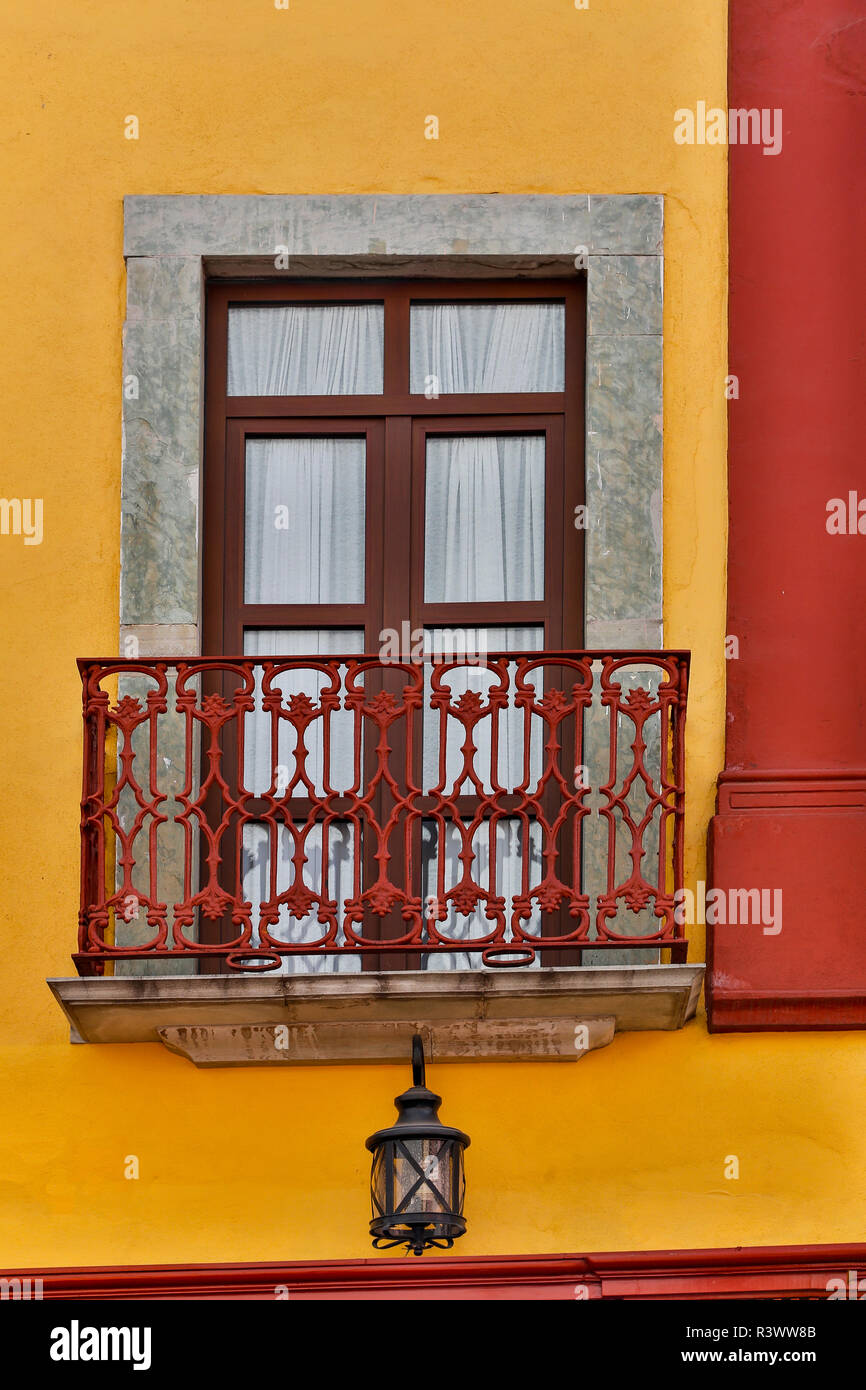 Guanajuato in Central Mexico. Window with iron railing Stock Photo - Alamy