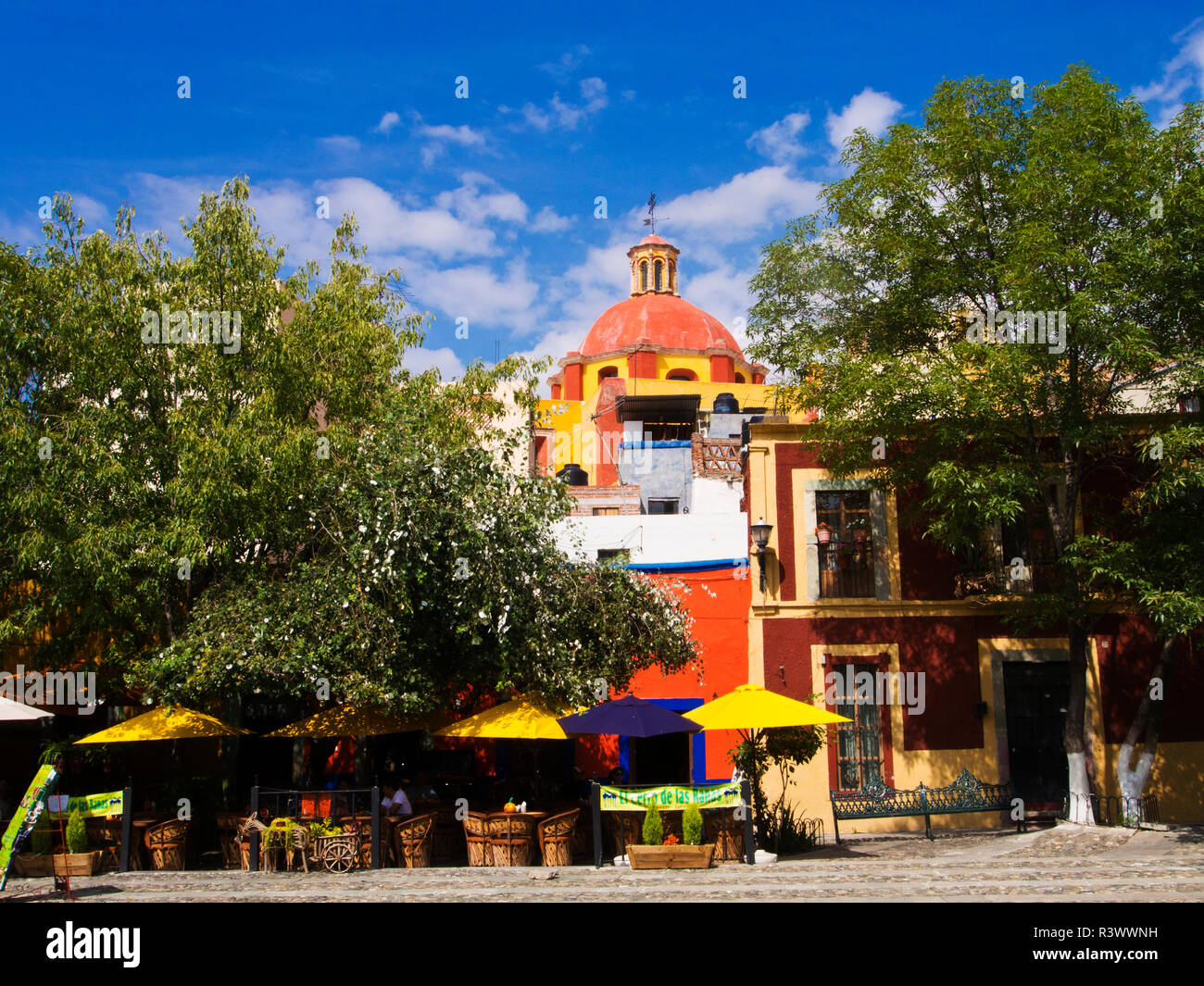 Mexico, Guanajuato, Colorful Back Alley Stock Photo - Alamy