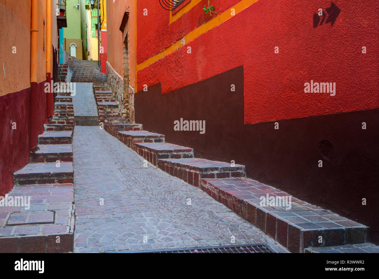 Mexico, Guanajuato, Colorful Back Alley Stock Photo - Alamy