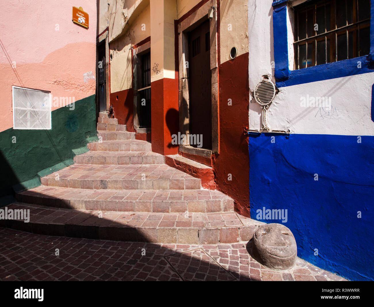 Mexico, Guanajuato, Colorful Back Alley Stock Photo - Alamy