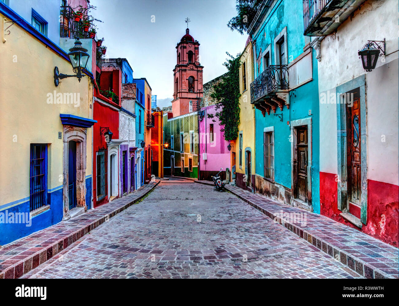Mexico, Guanajuato, Colorful Back Alley Stock Photo - Alamy