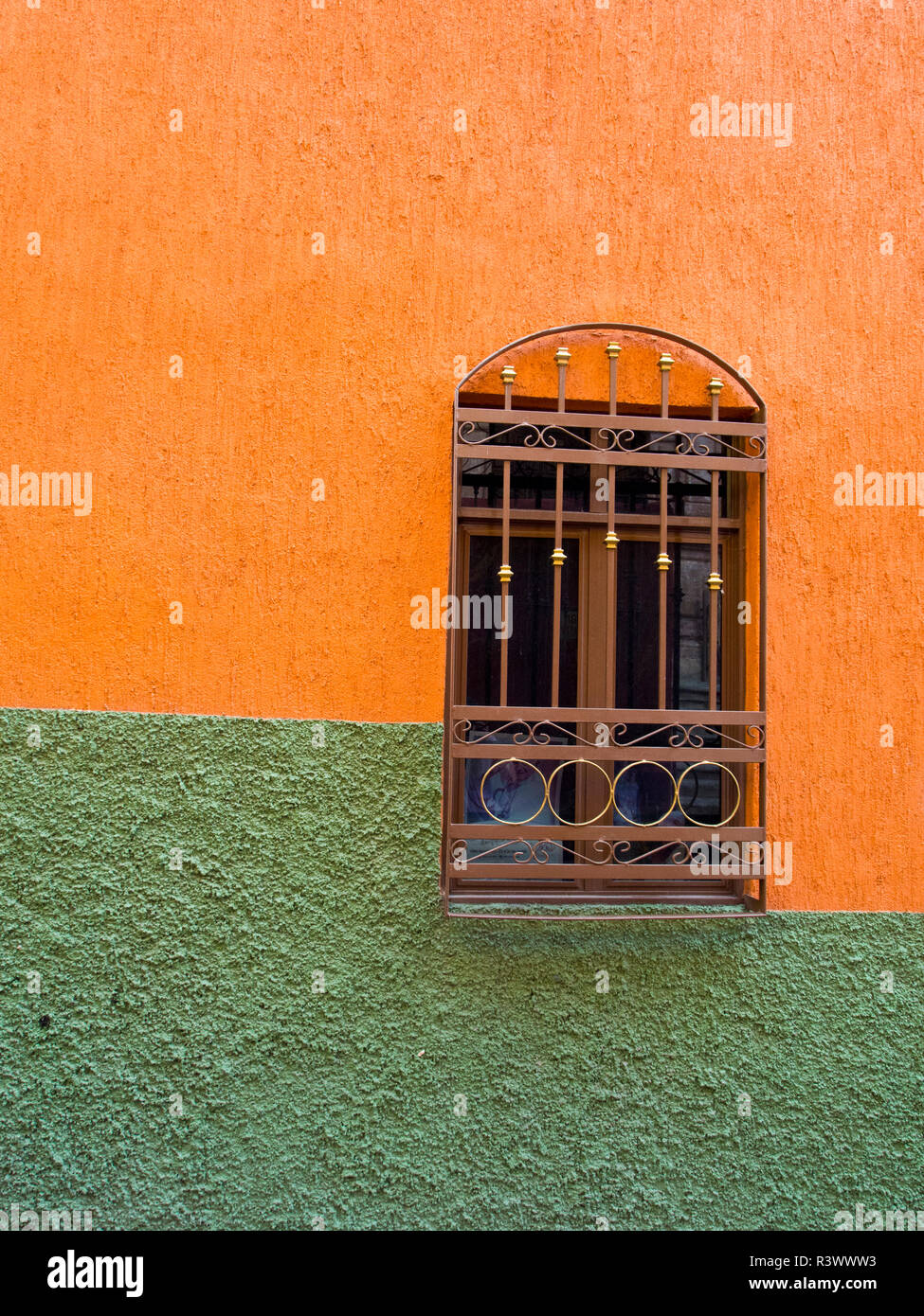Mexico, Guanajuato, Colorful Back Alley Stock Photo - Alamy