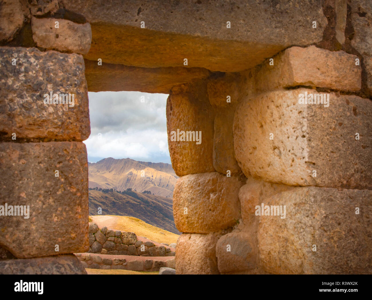 Puka Pukara, Cusco, Peru. Ancient Inca Window Stock Photo - Alamy